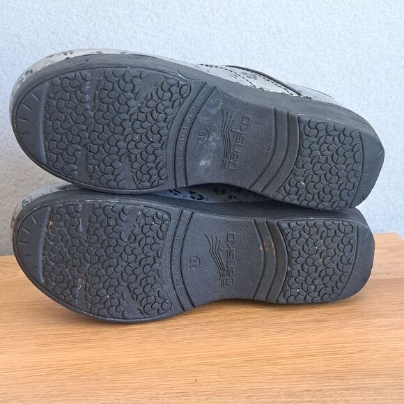 Dansko | Shoes | Dansko Xp 2 Gray Silver Leopard Clog Eu 39 9 Slipon ...